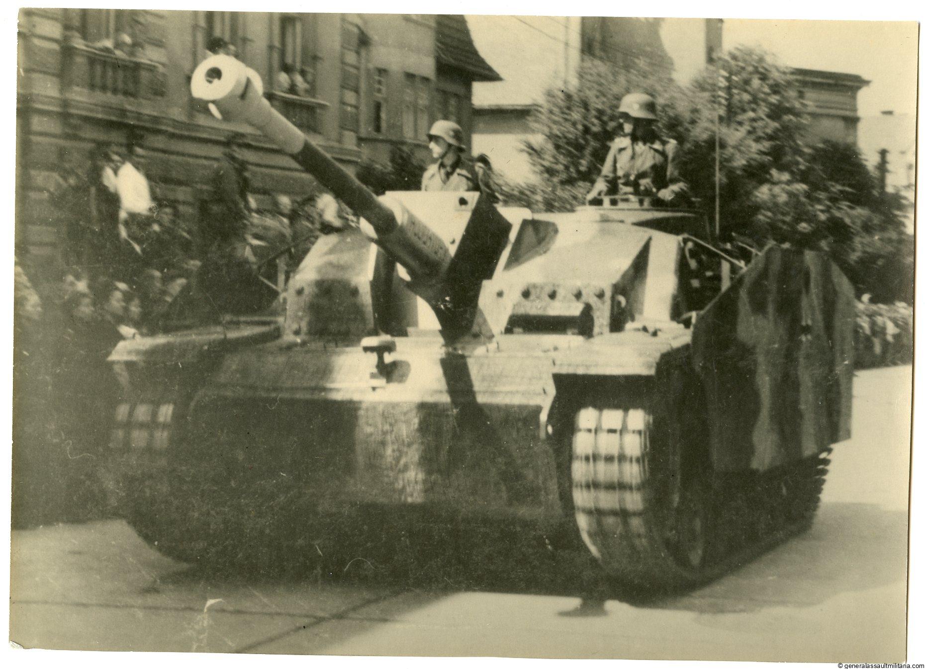 Stug III rolling through a German town – 23x17cm - Generalassaultmilitaria
