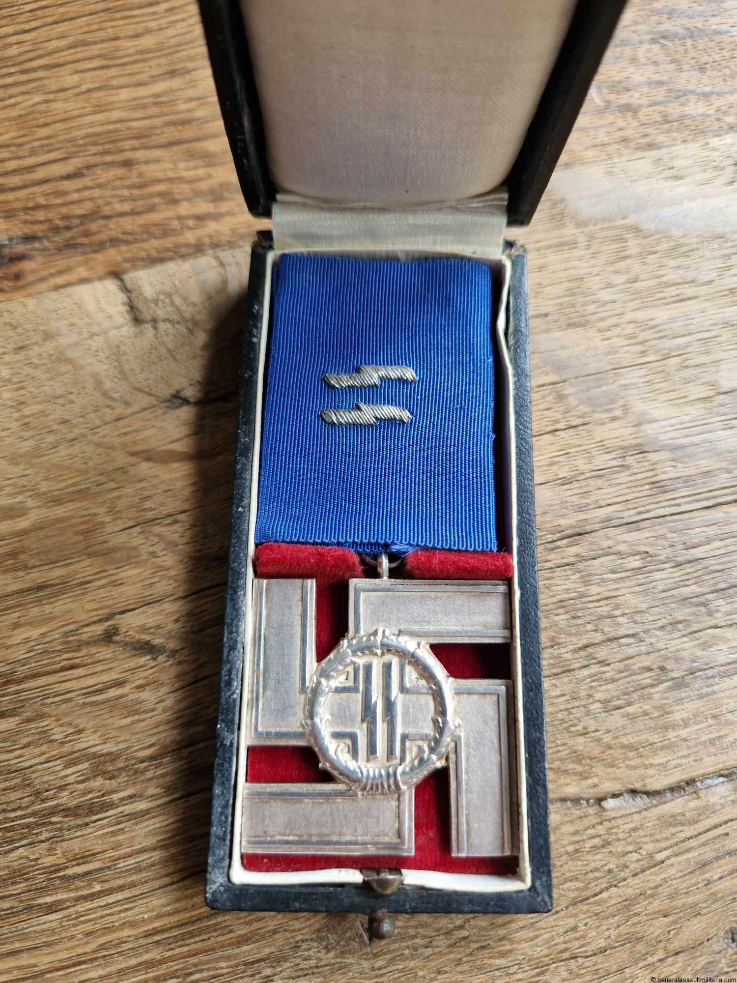 SS 12 year long service medal cased - Type 1 - Generalassaultmilitaria