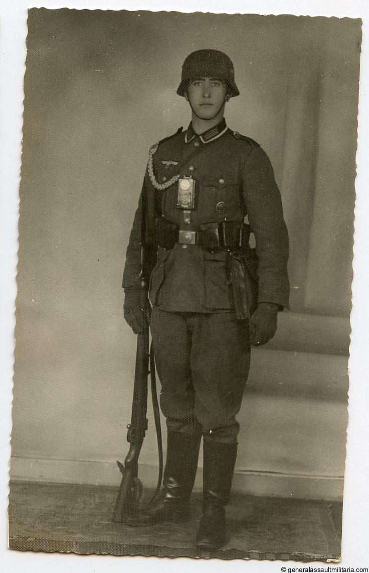 Heer portrait with fully geared soldier - Generalassaultmilitaria