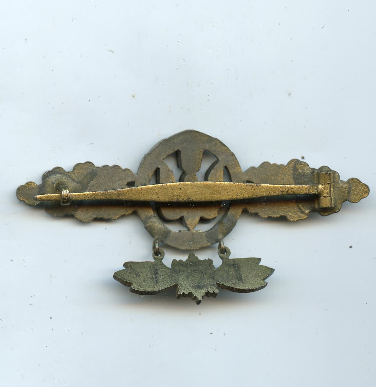 Bomber clasp in gold with pennant - G.H. Osang. Dresden ...