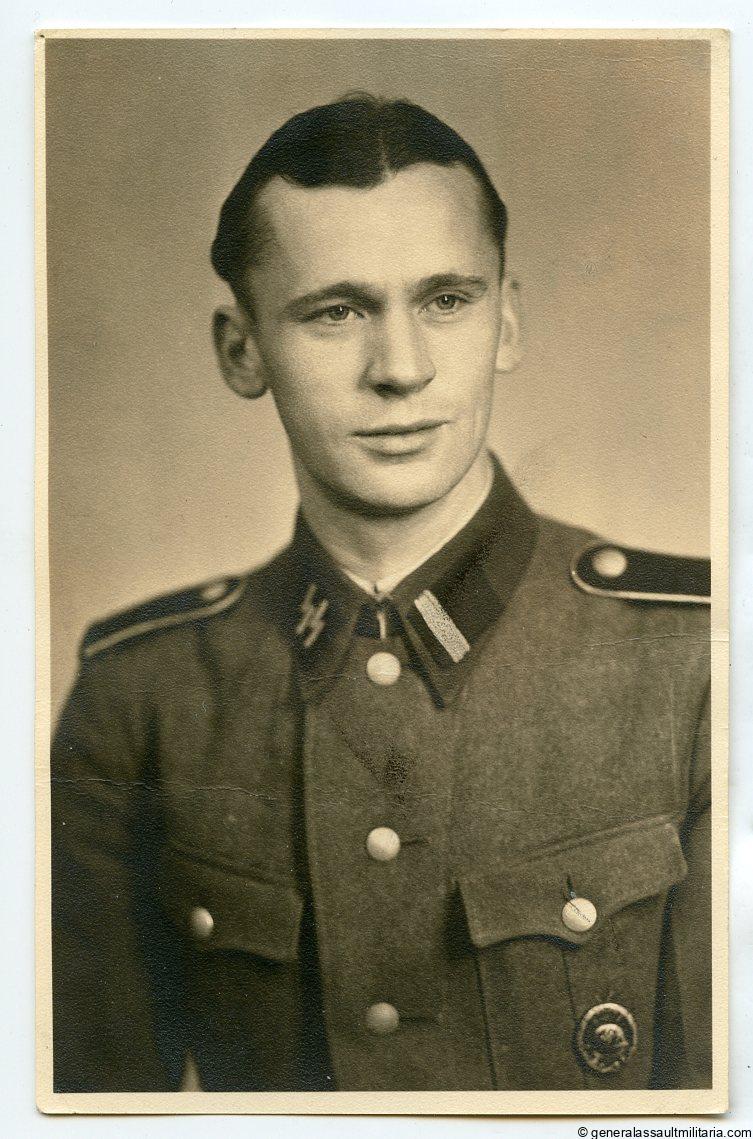 Waffen-SS portrait with WBB - Generalassaultmilitaria